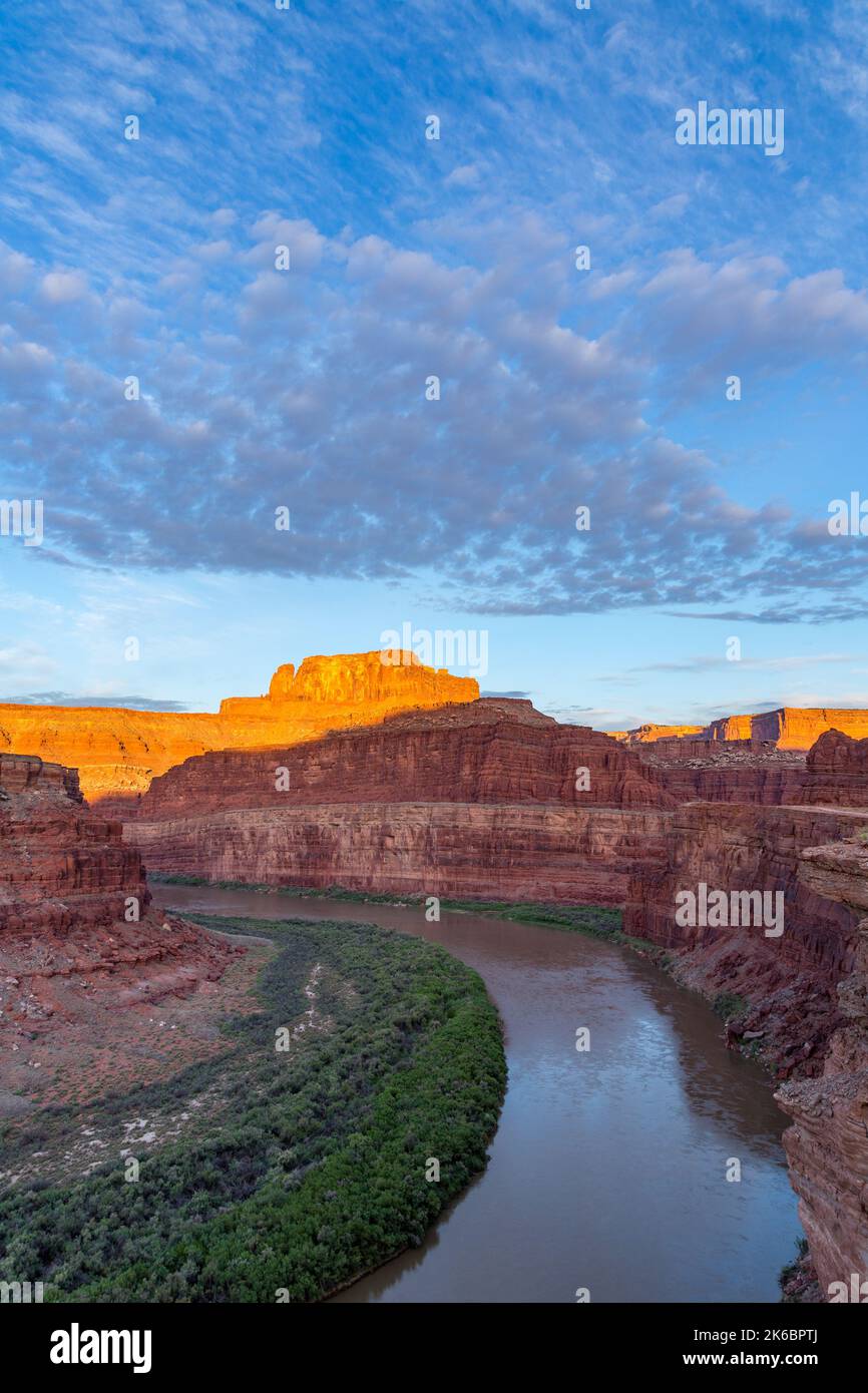 Sunrise over the Goose Neck of the Colorado River in Meander Canyon ...
