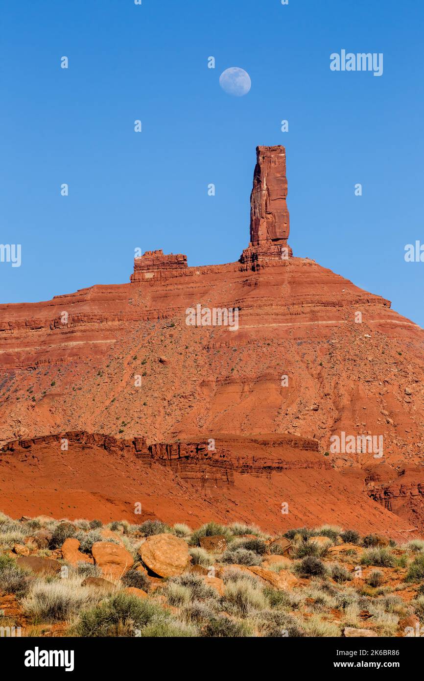 Moon rising over sandstone hi-res stock photography and images - Alamy