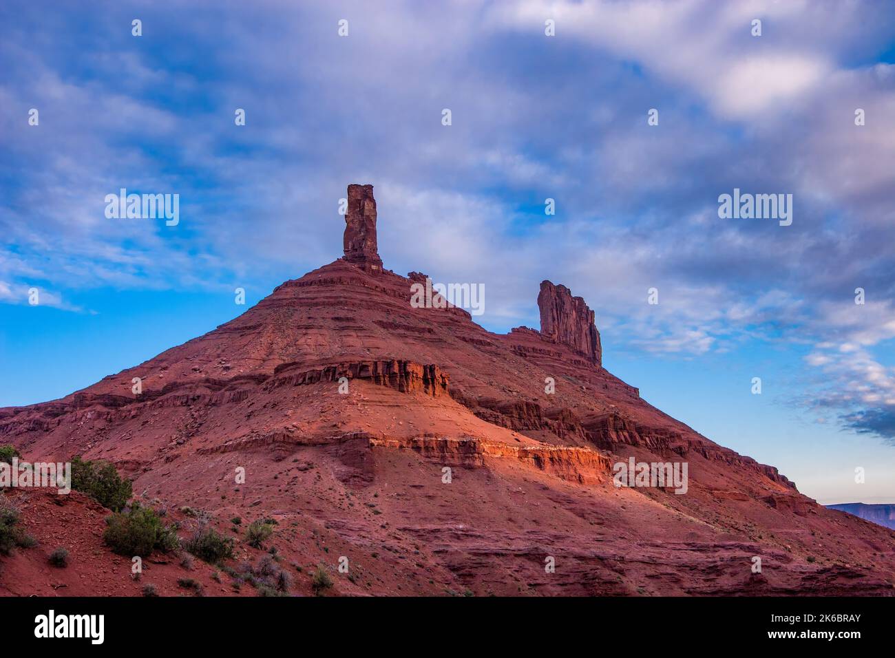 Strata layers on cliffs behind hi-res stock photography and images - Alamy