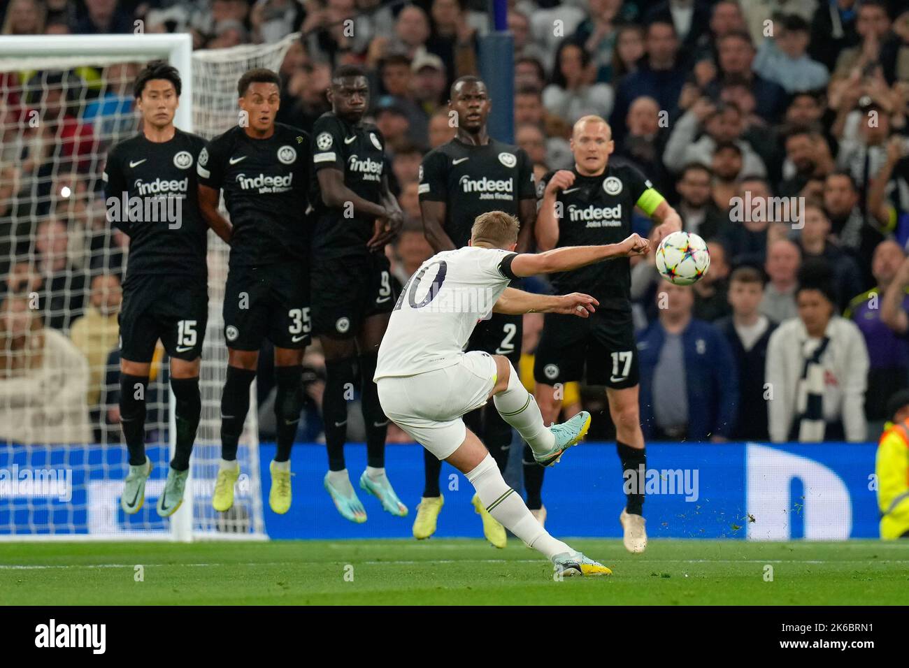 Harry kane free kick 2022 hi-res stock photography and images - Alamy