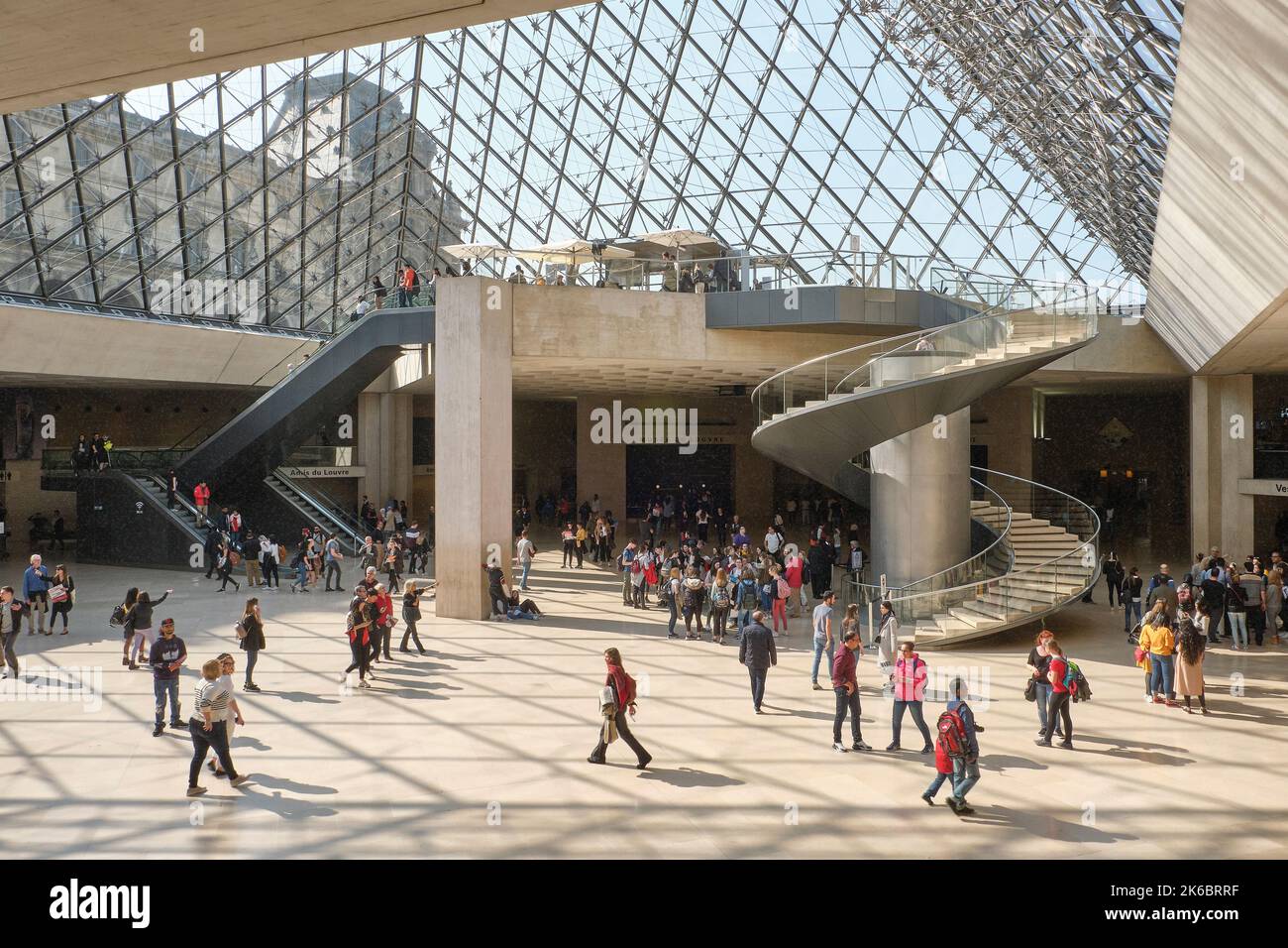 Paris (France): hall of the Louvre Museum under the structure of the ...