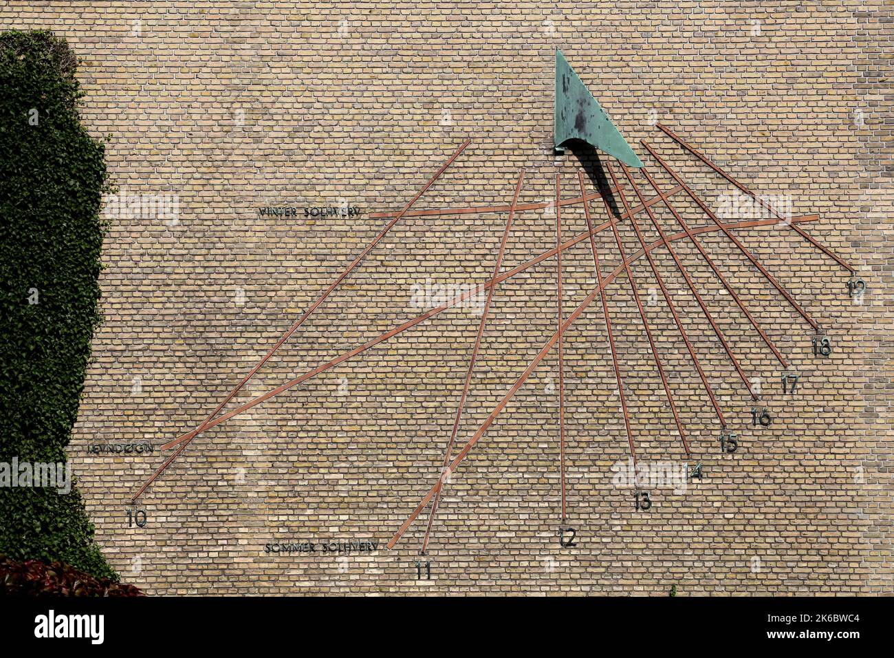 Sundial from hi-res stock photography and images - Alamy