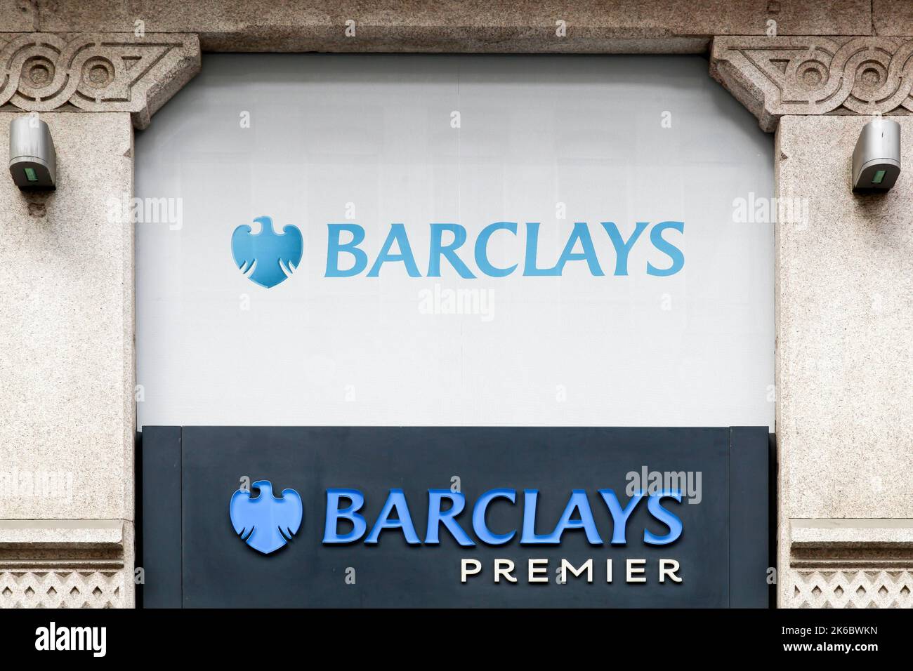 Barclays bank logo hi-res stock photography and images - Alamy
