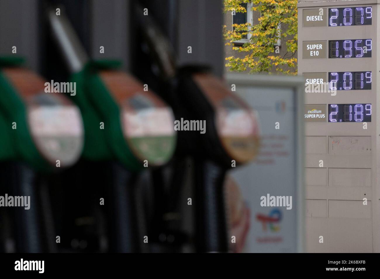 Duisburg, Germany. 13th Oct, 2022. The monolith at a gas station shows ...