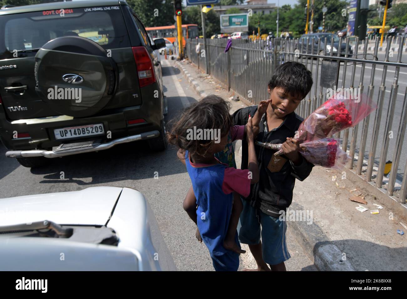 New Delhi, Delhi, India. 13th Oct, 2022. Trible Kids Selling Flowers on ...