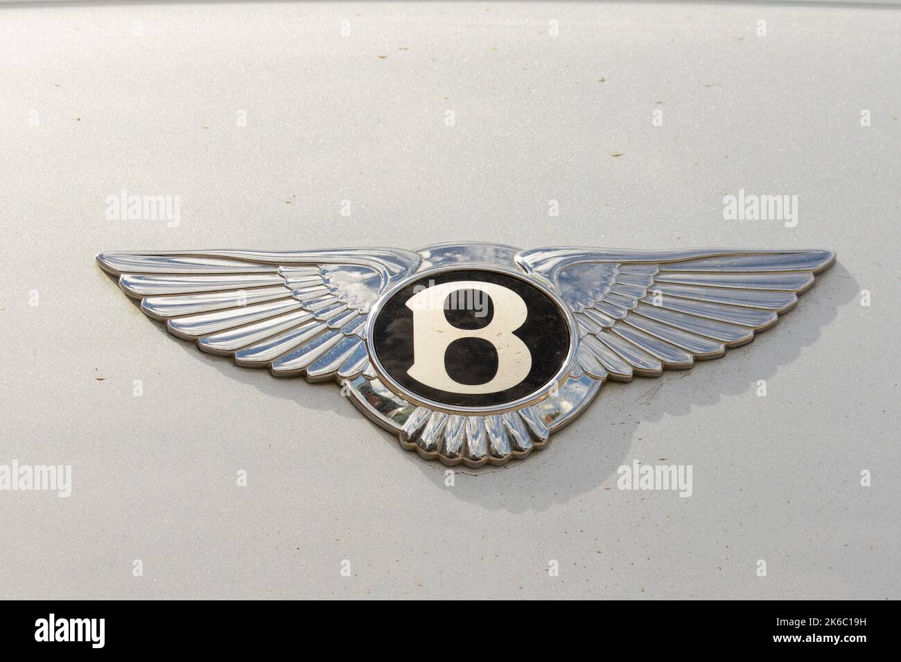 Bentley sign on car hi-res stock photography and images - Alamy