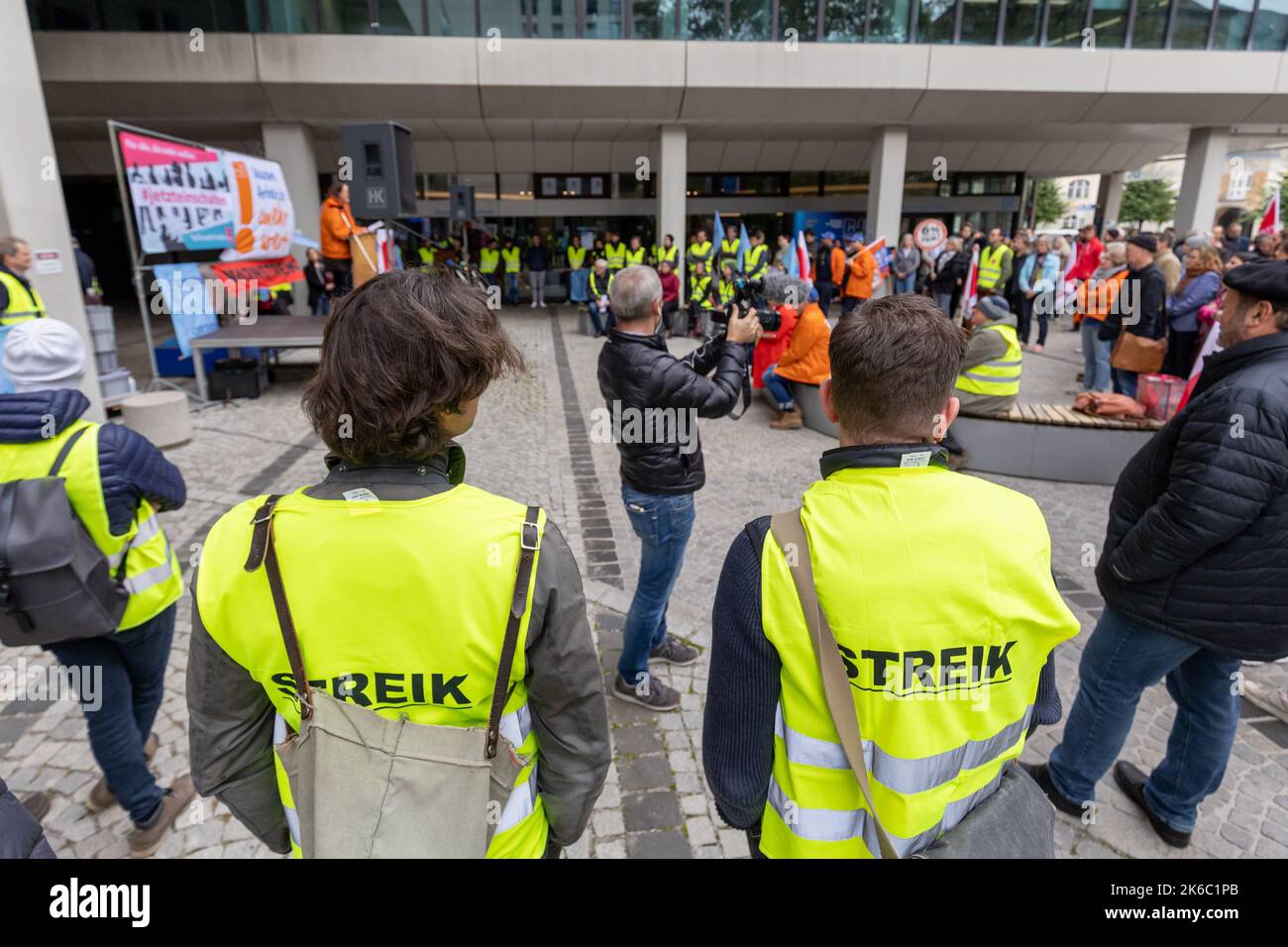 13 October 2022, Bavaria, Munich: Employees of Bayerischer Rundfunk ...