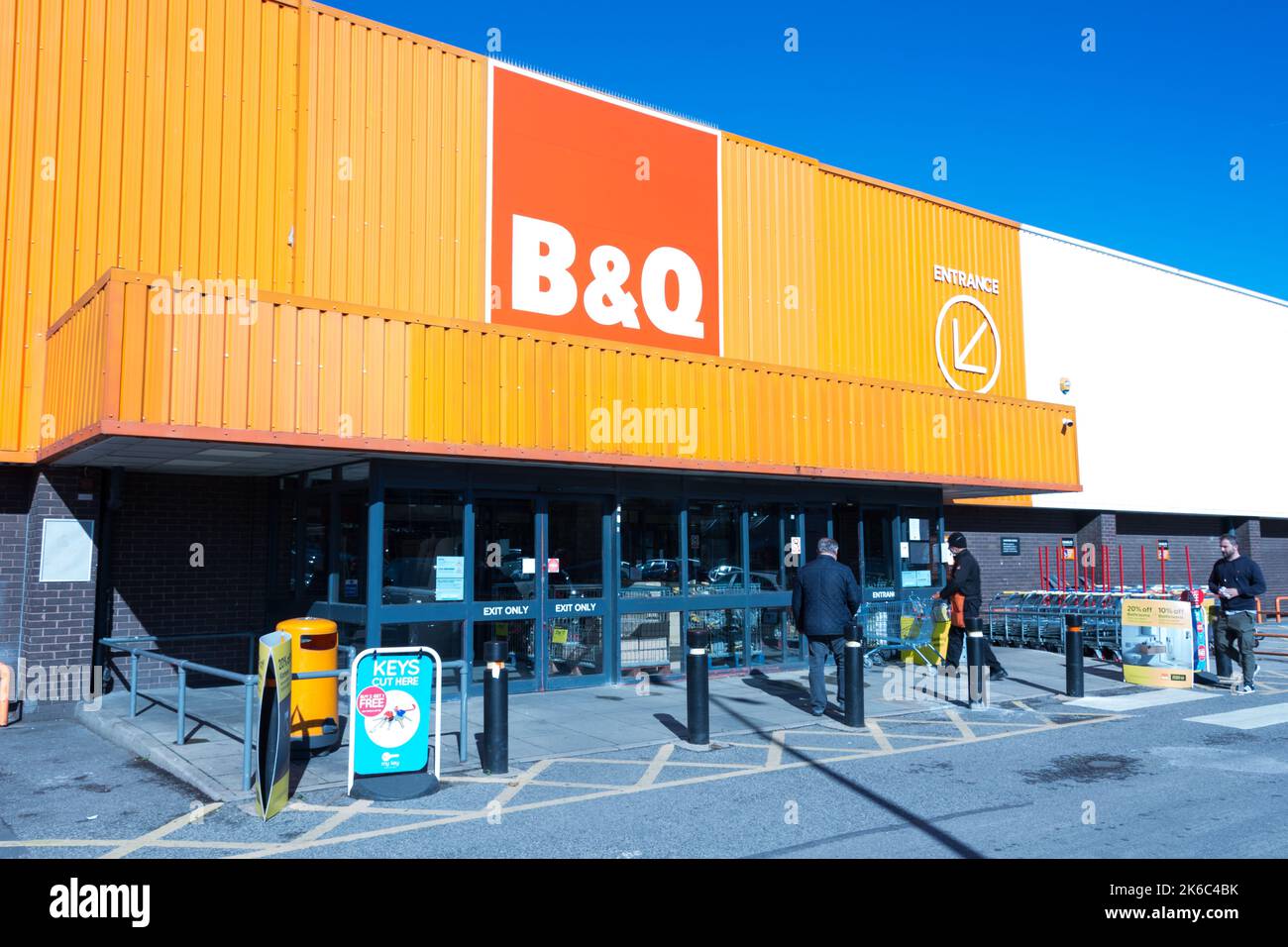 B&Q Chiswick Super Centre store on Larch Drive, Gunnersbury Avenue ...