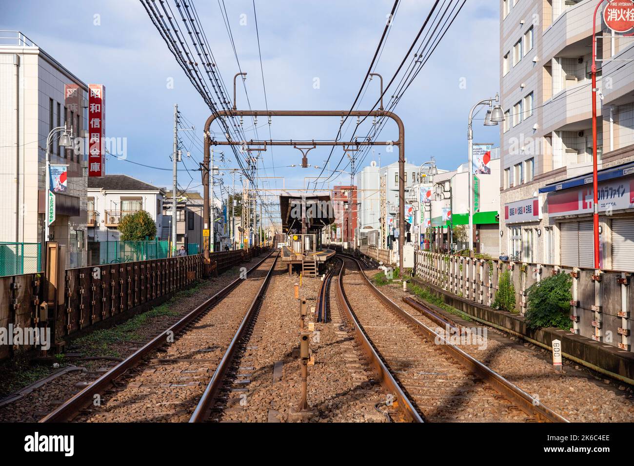 Train lines and train platforms in Tokyo, Japan Stock Photo - Alamy