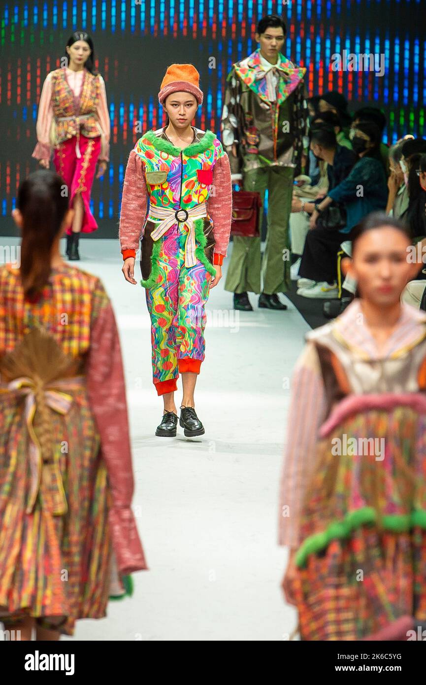Taipei. 13th Oct, 2022. The models present creations by Ken Pei Yan ...
