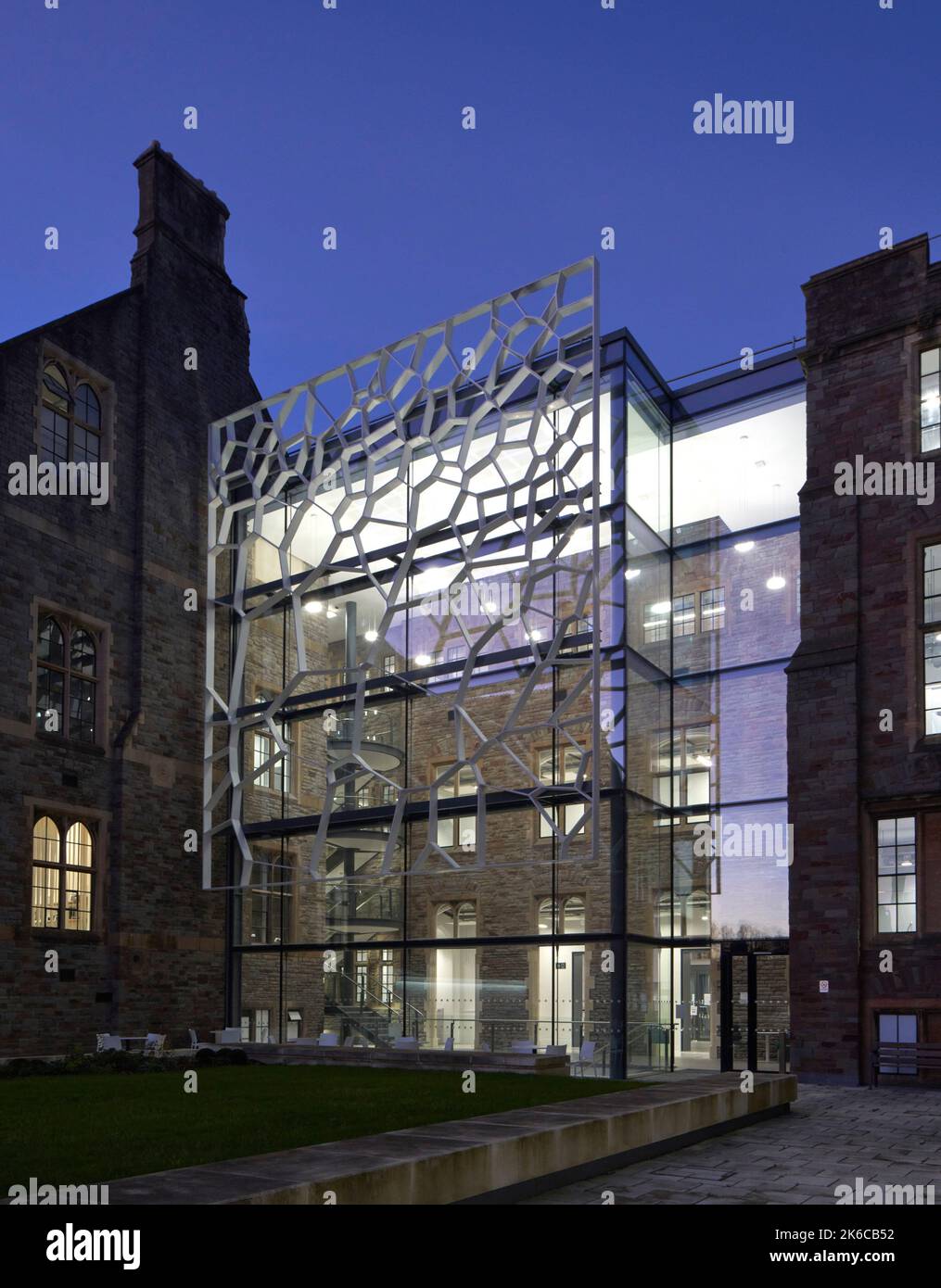 Courtyard at dusk. University of Bristol: Fry Building, Bristol, United ...