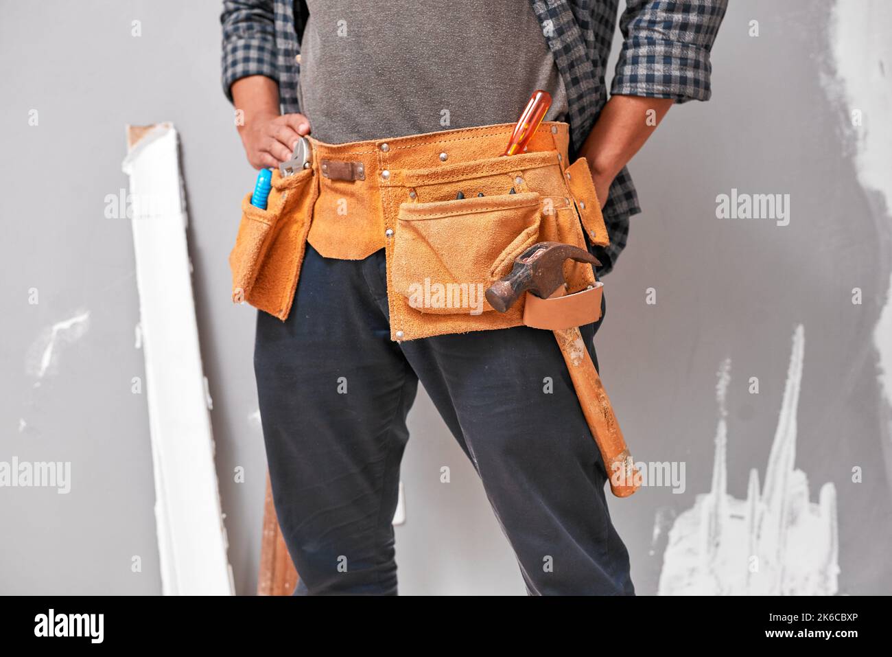 Handyman wearing tool belt hi-res stock photography and images - Alamy