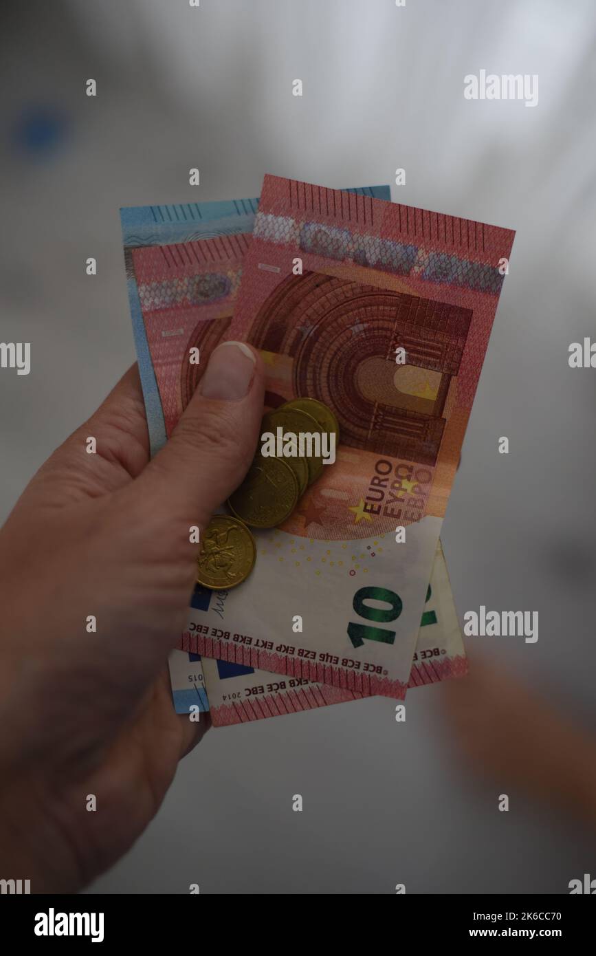 Cash, change and banknotes of various sizes Stock Photo - Alamy