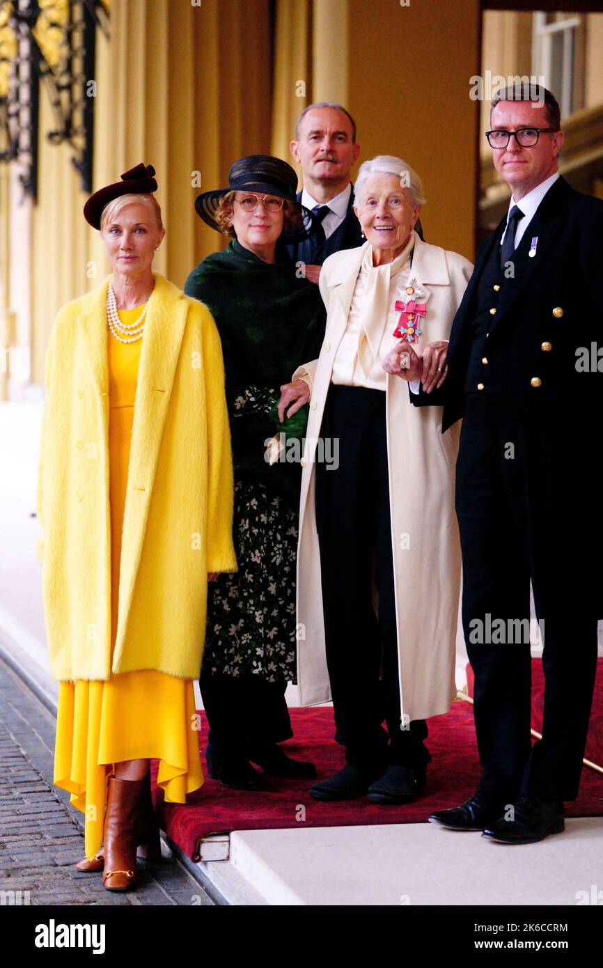 Prince wales investiture ceremony buckingham palace hi-res stock ...