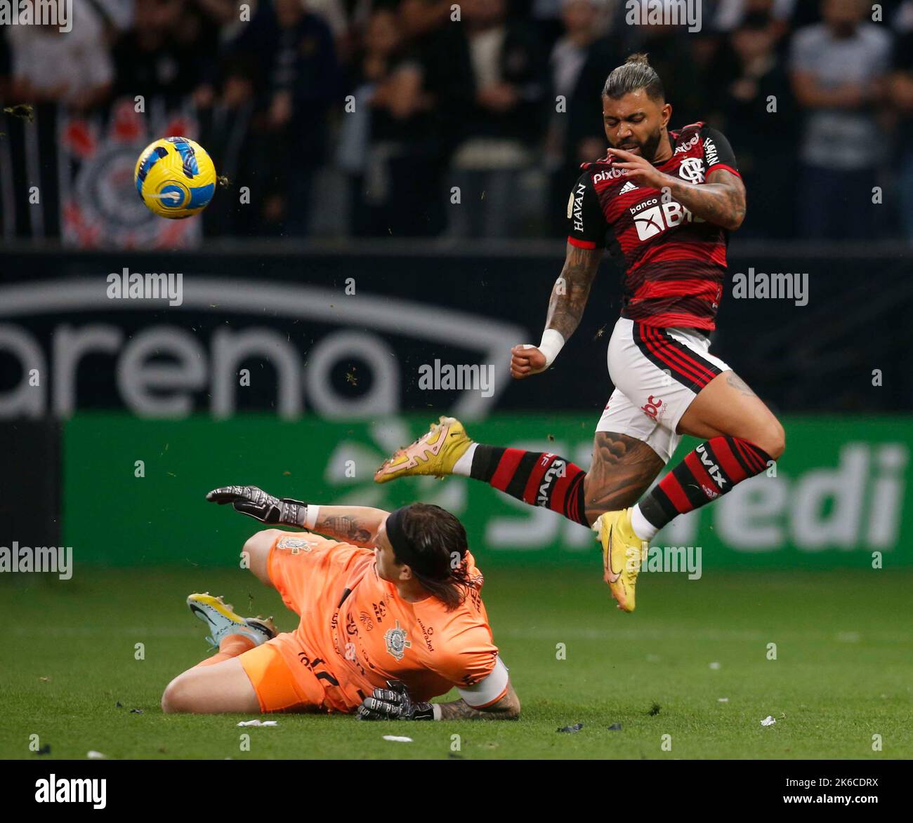 Sao Paulo, Brazil. 12th Oct, 2022. Cassio and gabigol during a game ...