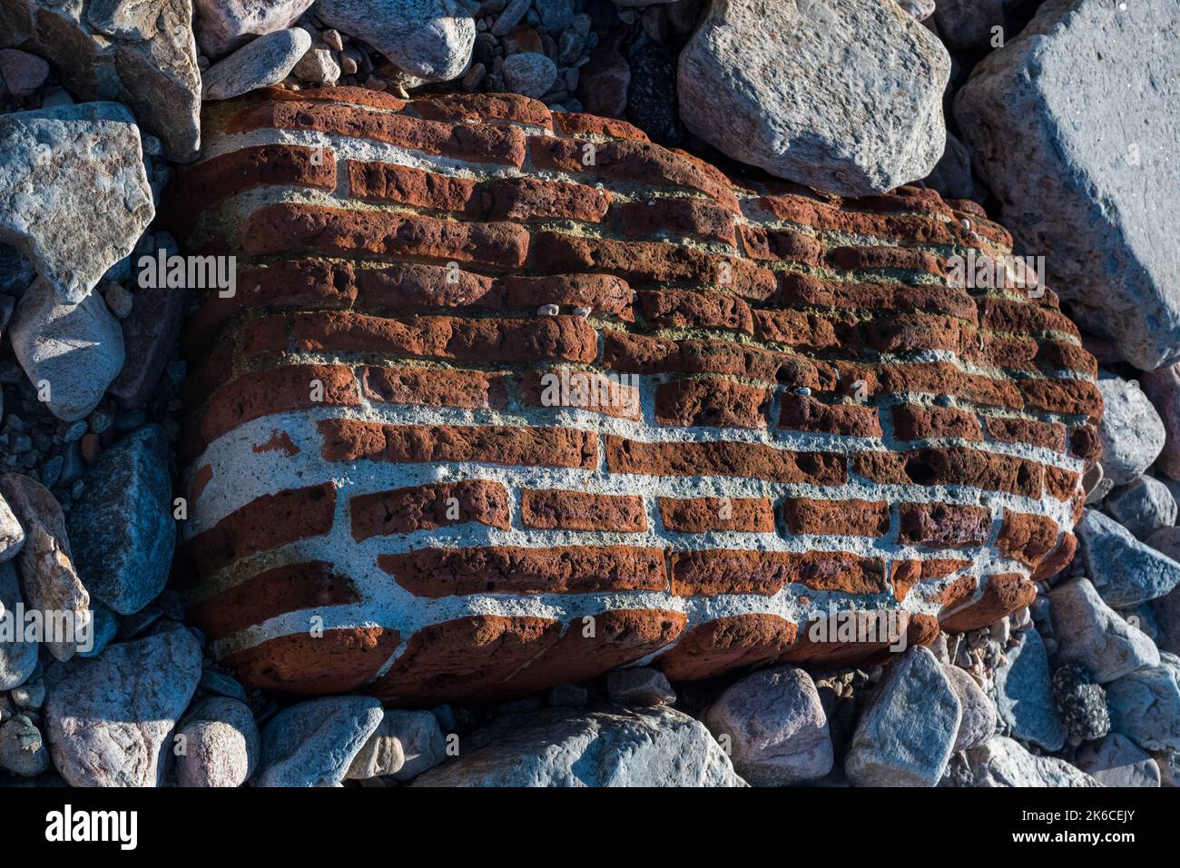 Bricklayer laying bricks hi-res stock photography and images - Alamy