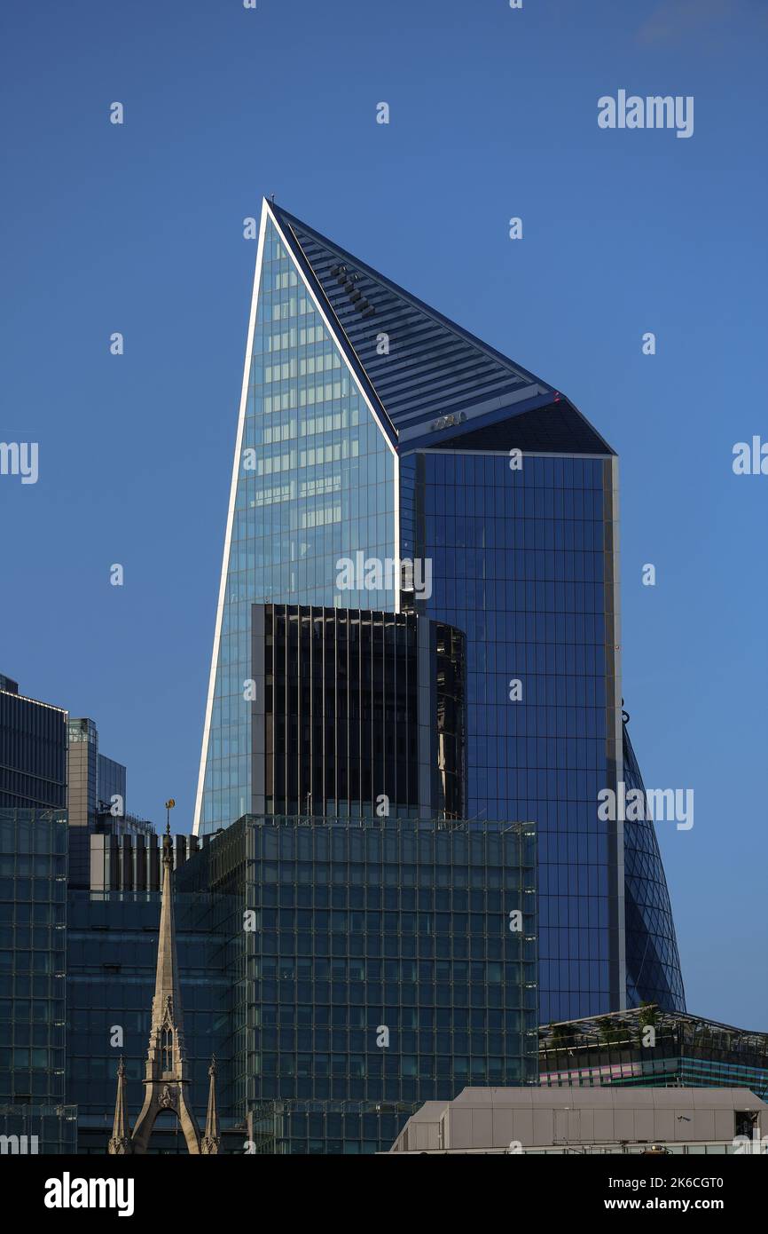 The Scalpel commercial skyscraper catches the sunlight in London Uk ...