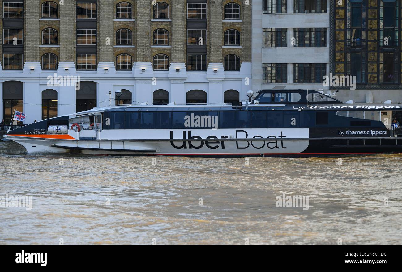 The cyclone clipper from Thames clippers travels up the river Thames ...