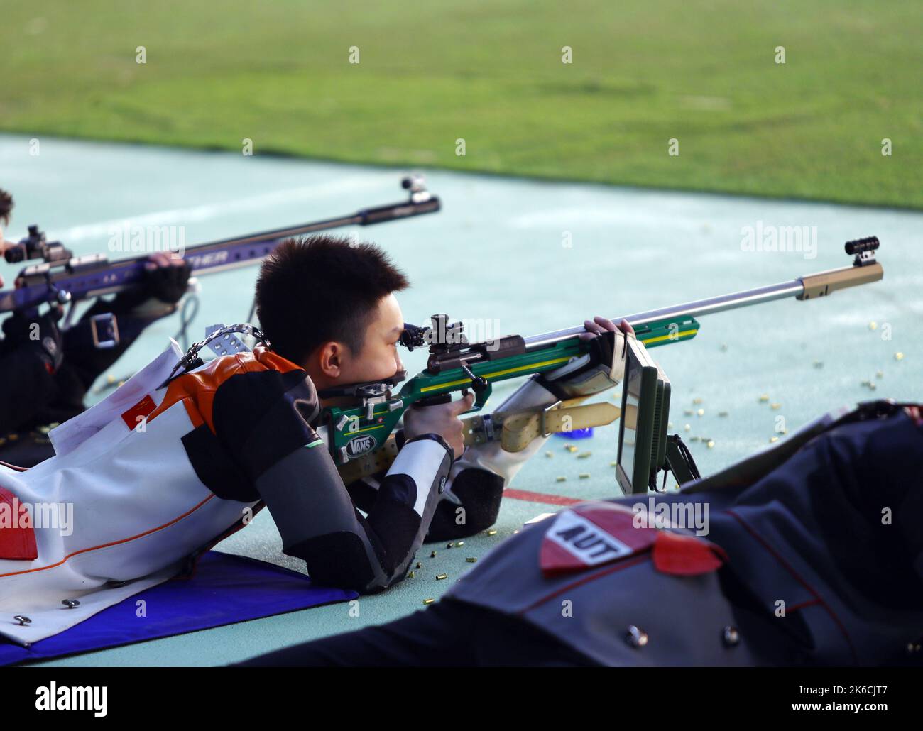 Cairo, Egypt. 13th Oct, 2022. Du Linshu of China competes during the ...