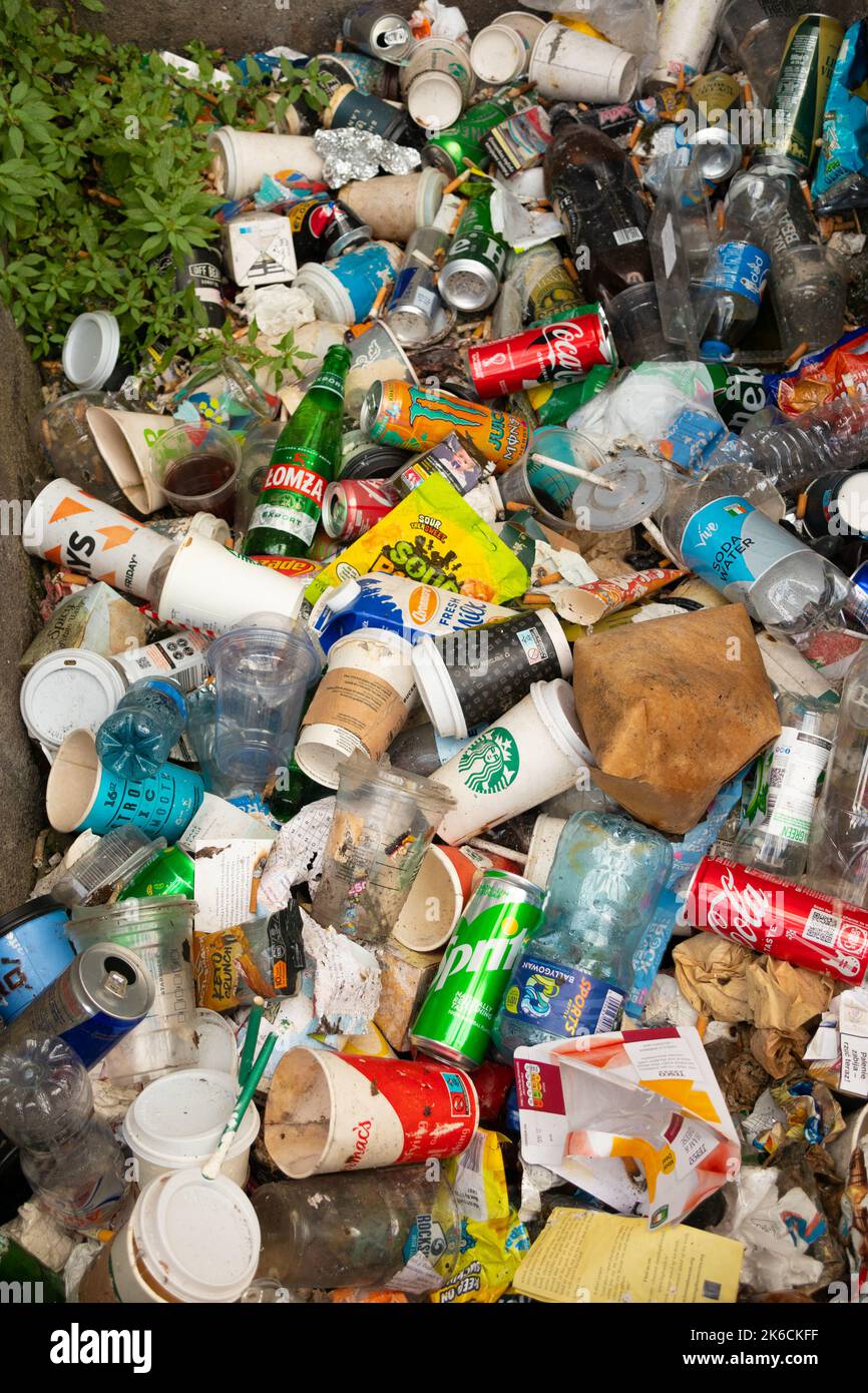 Plastic glasses trash hi-res stock photography and images - Alamy