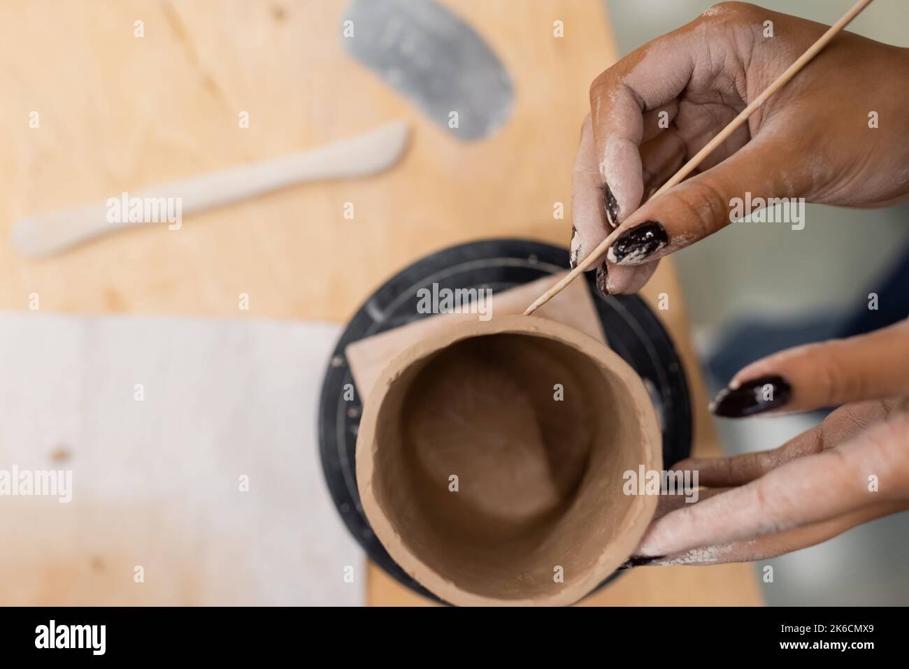 African pottery making hi-res stock photography and images - Alamy