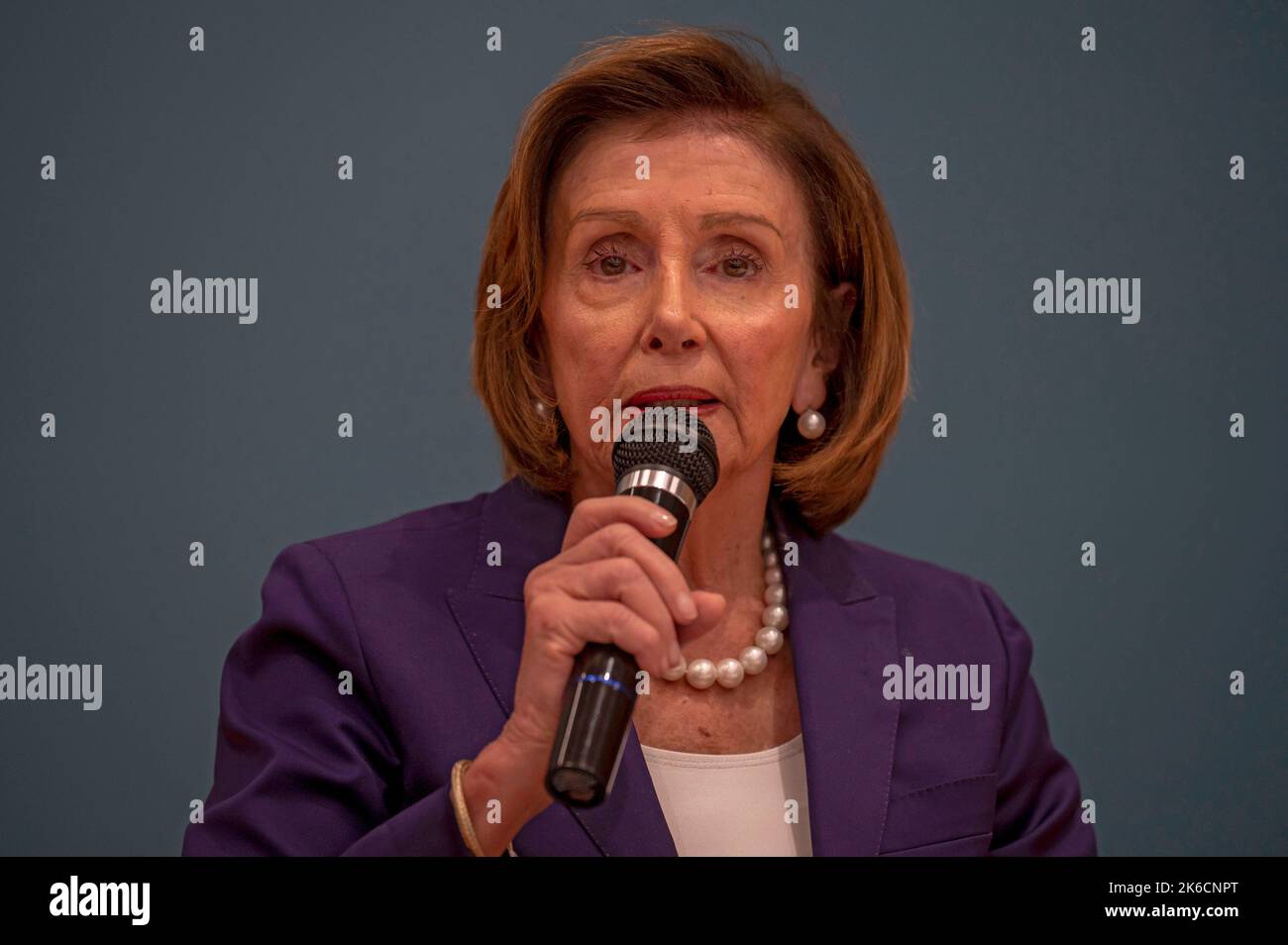 Forest hills older adult center hi-res stock photography and images - Alamy