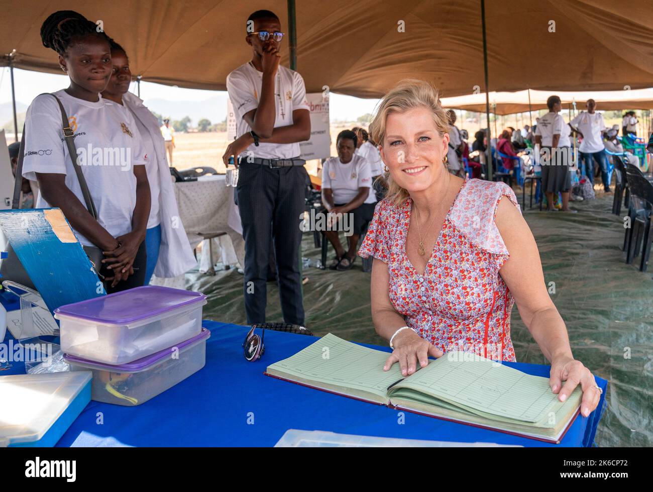 Screening tent hi-res stock photography and images - Alamy