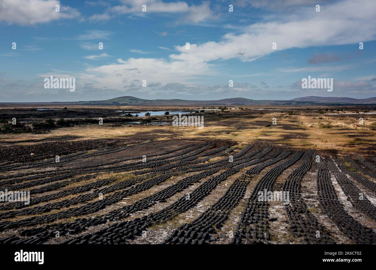Cutting the turf mayo ireland hi-res stock photography and images - Alamy