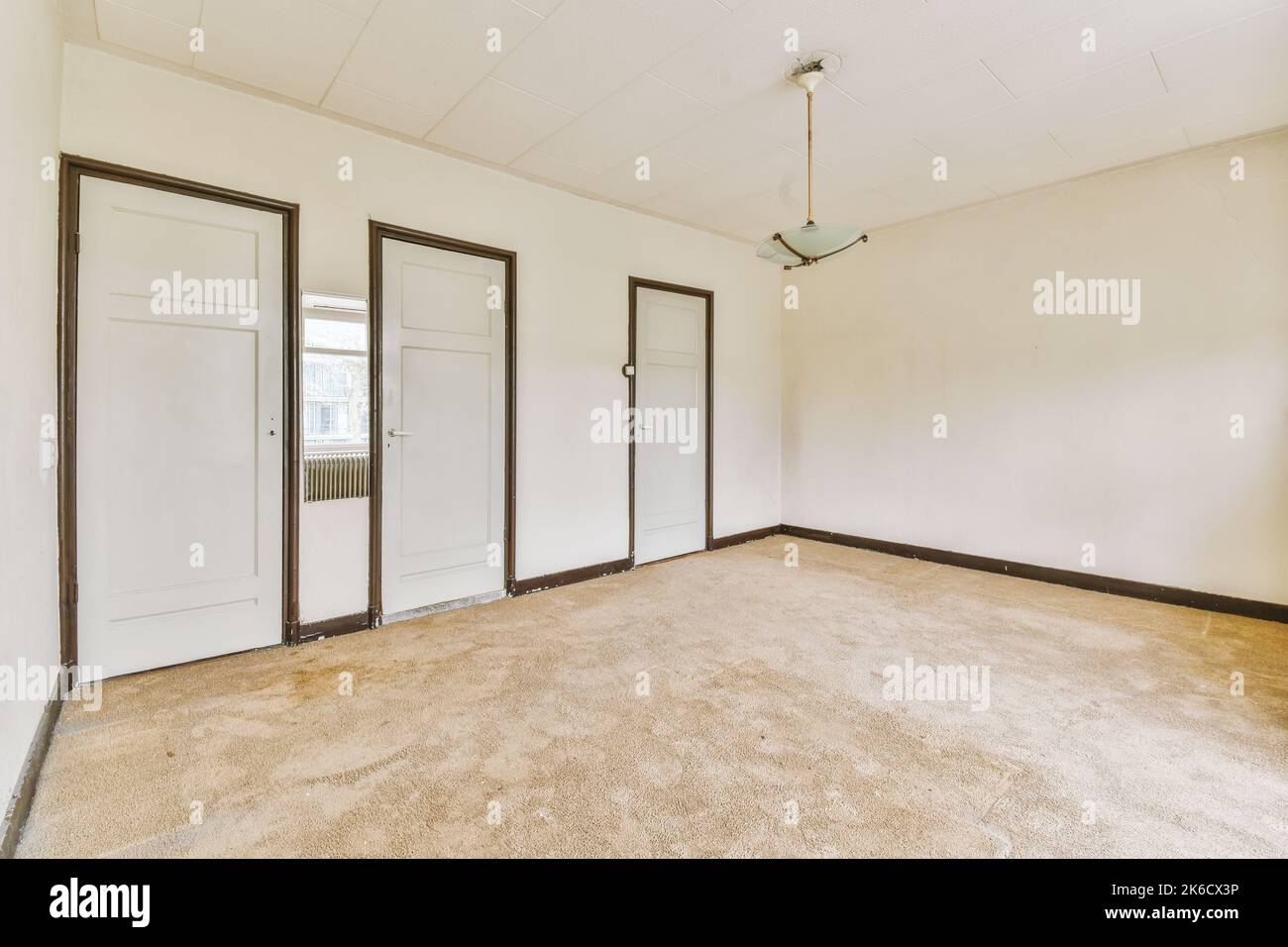A cozy and spacious empty room in a luxury house Stock Photo - Alamy