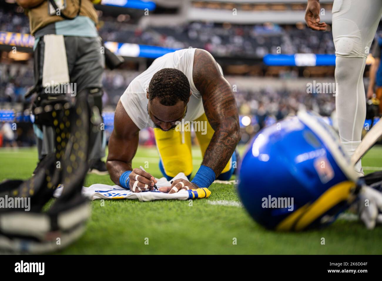 Los Angeles Rams linebacker Terrell Lewis (52) signs his jersey after ...