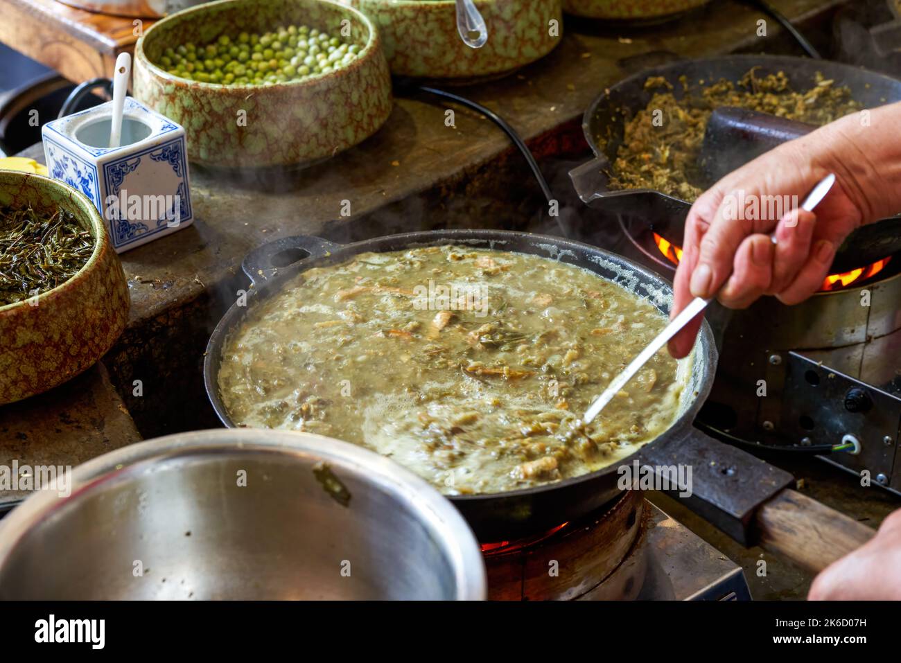 Guilin traditional chef making hi-res stock photography and images - Alamy