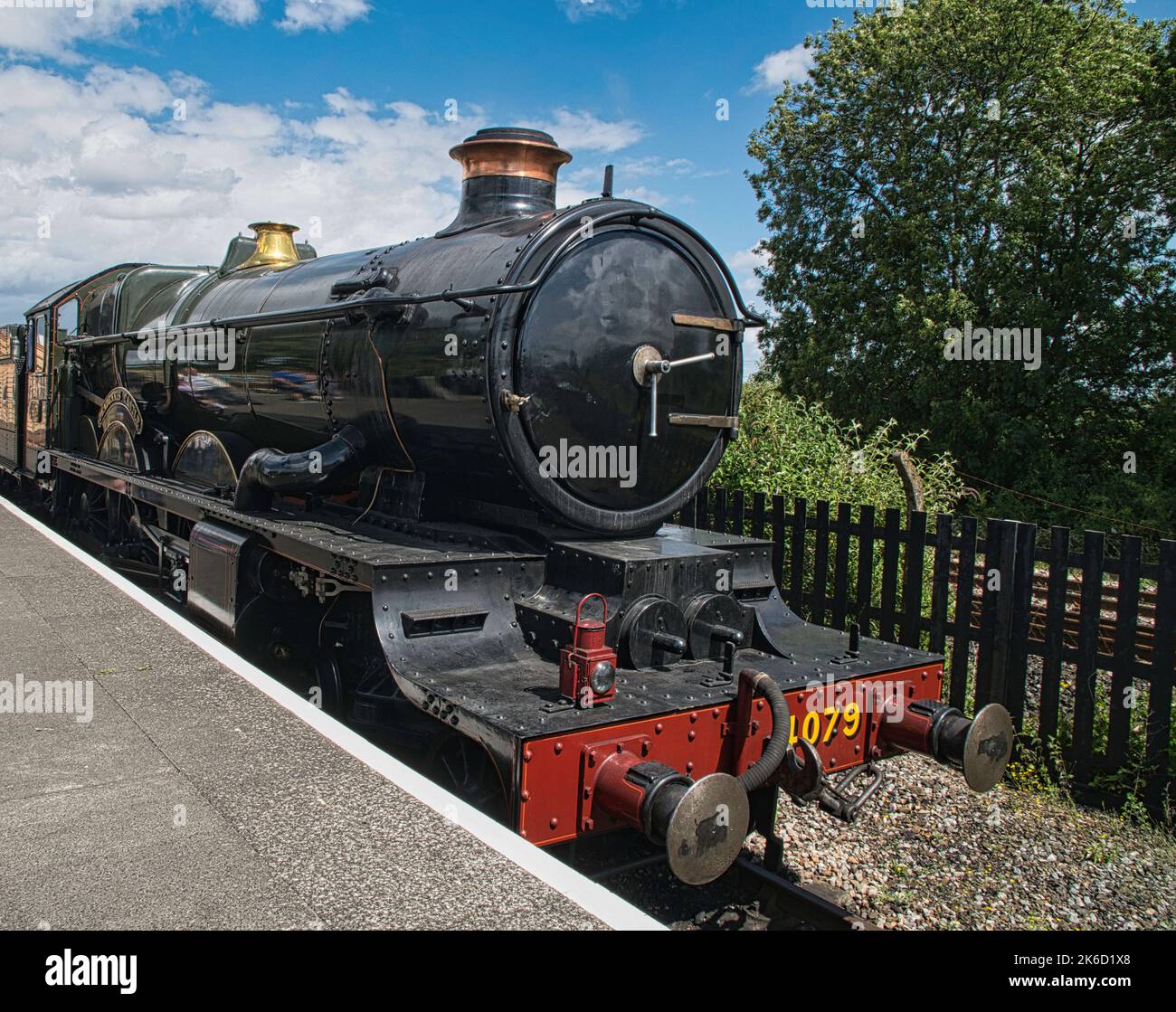 Steam locomotive No. 4079 'Pendennis Castle' at Didcot Railway Centre ...