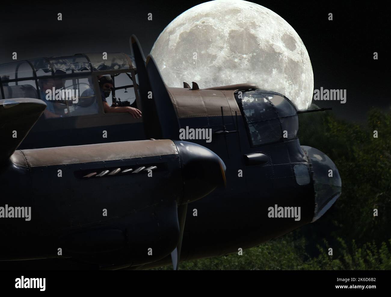Lancaster plane cockpit hi-res stock photography and images - Alamy