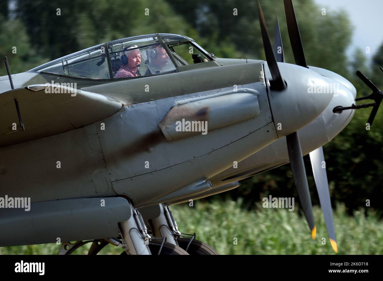 De0Havilland Mo0squito0 NF11 night fighter at East Kirkby air show ...