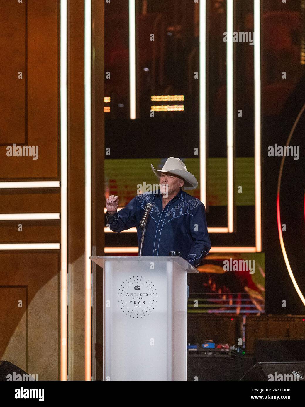 Alan Jackson accepts award on stage at the CMT Artists of the Year at ...