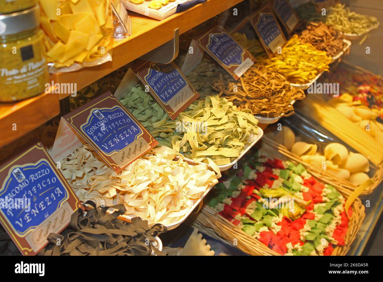 Authentic italian food store hi-res stock photography and images - Alamy