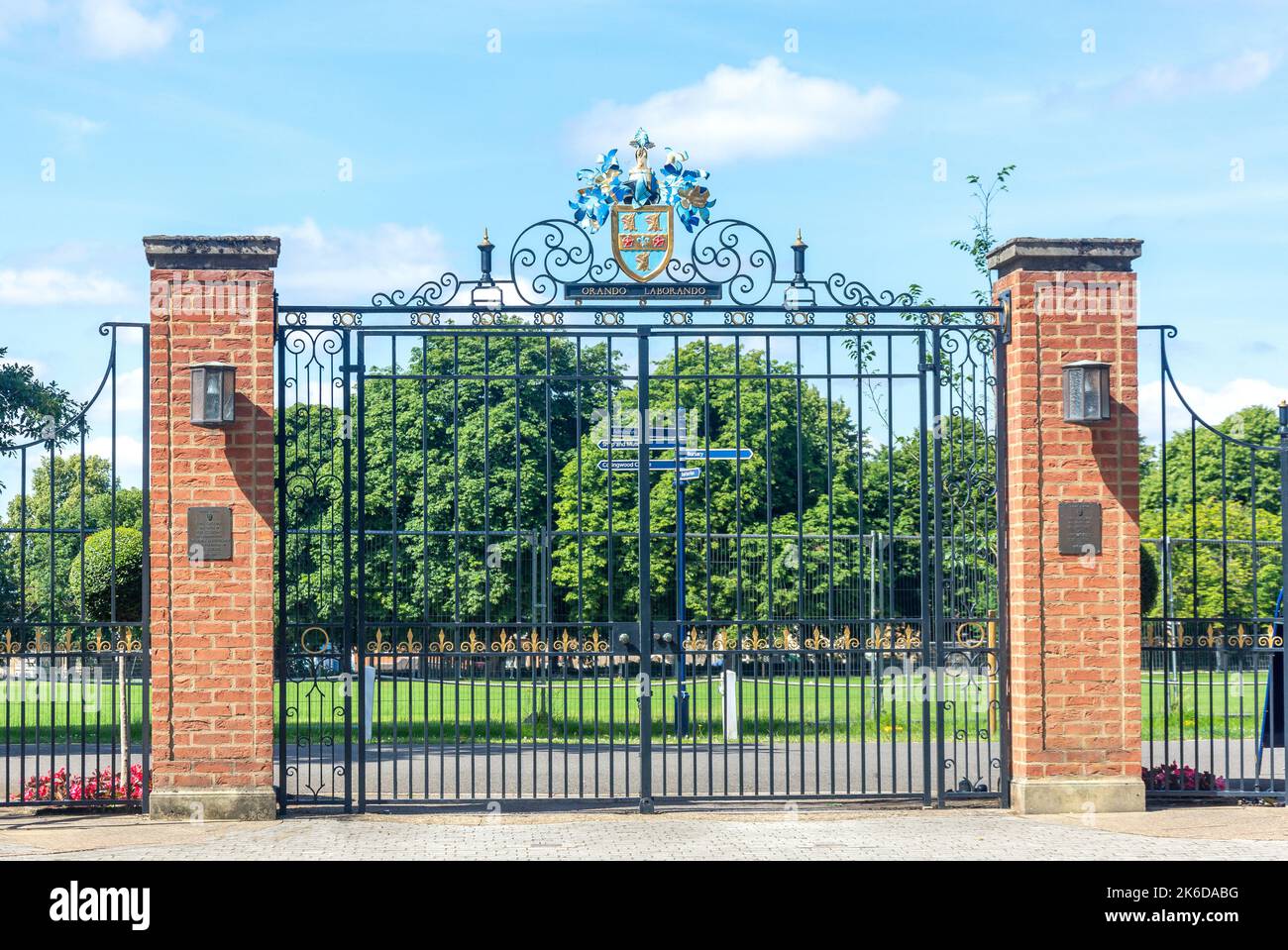 Rugby School Gates, Rugby School, Barby Road, Rugby, Warwickshire ...