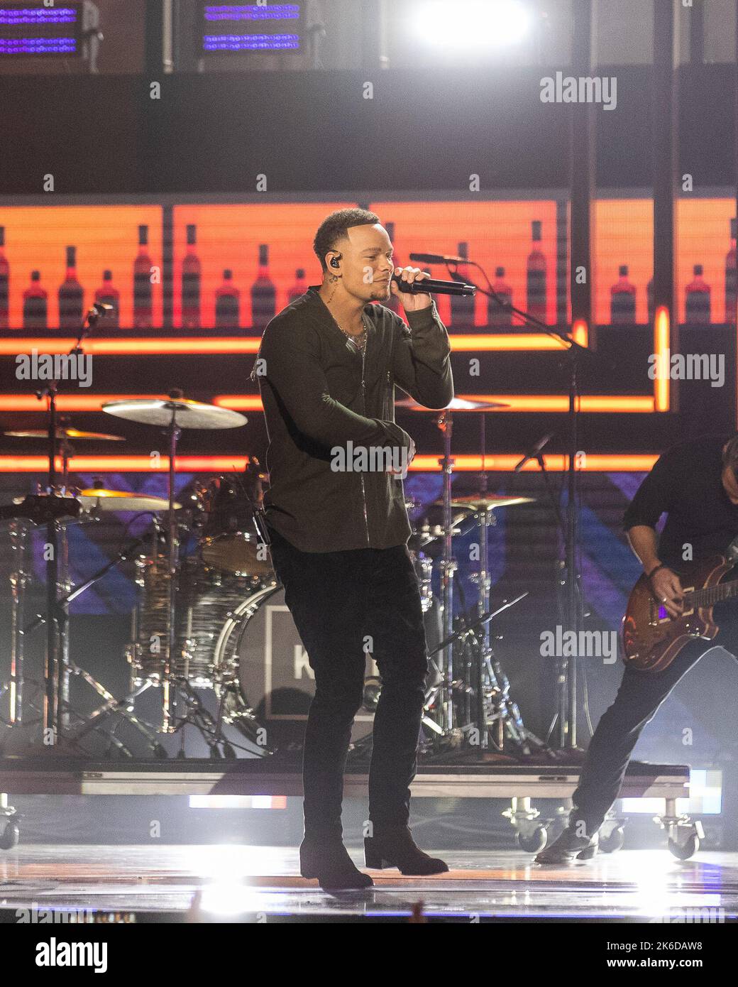 Kane brown on stage hi-res stock photography and images - Alamy