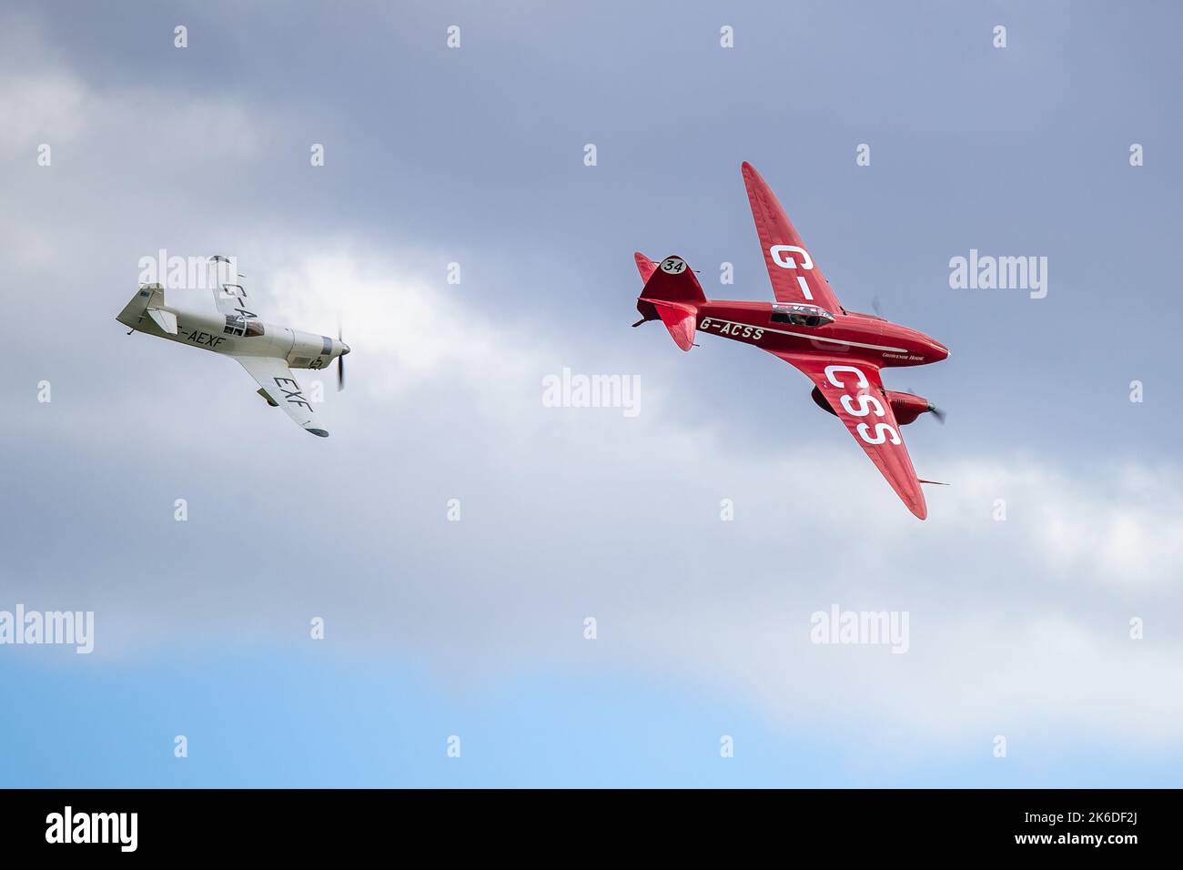de Havilland DH.88 Comet and Percival Mew Gull airborne at the Race Day ...