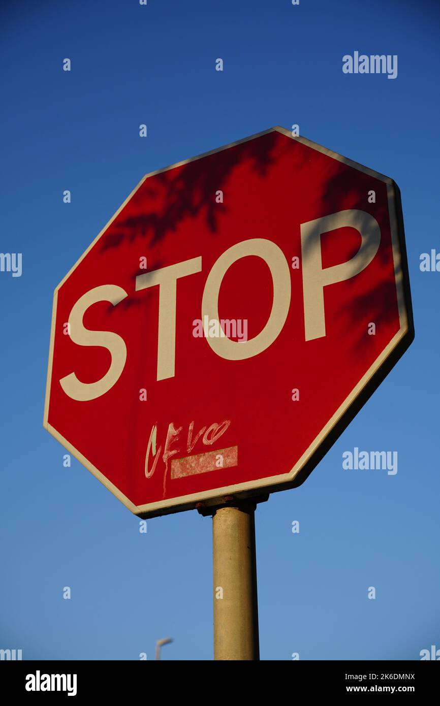 Stop sign no text hi-res stock photography and images - Alamy