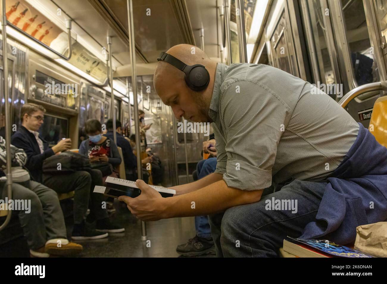 Transit reading subway subway hi-res stock photography and images - Alamy
