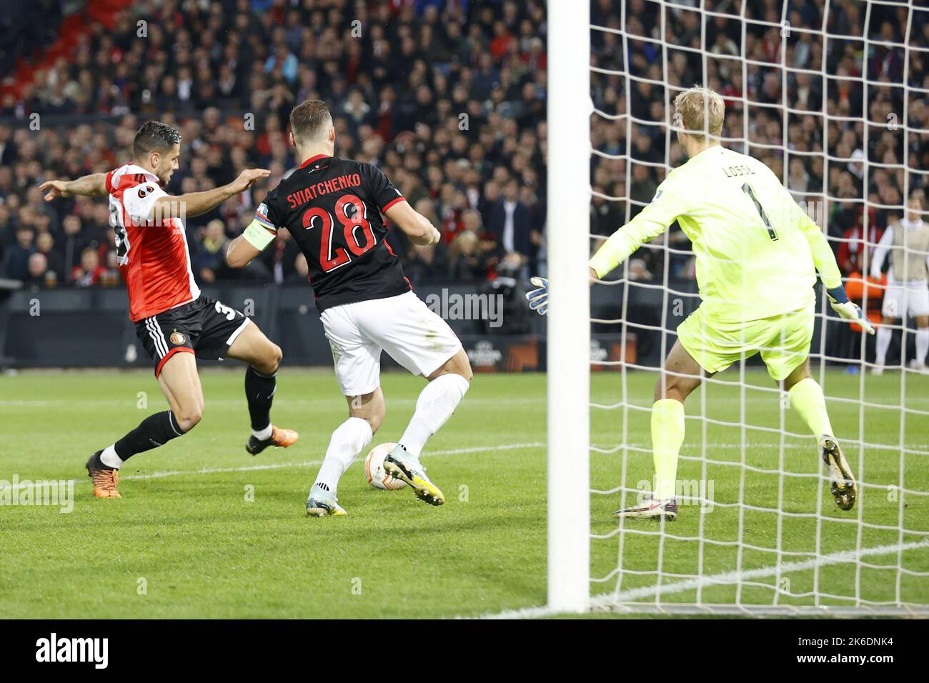 ROTTERDAM - David Hancko of Feyenoord (l) makes it 2-1 during the UEFA ...