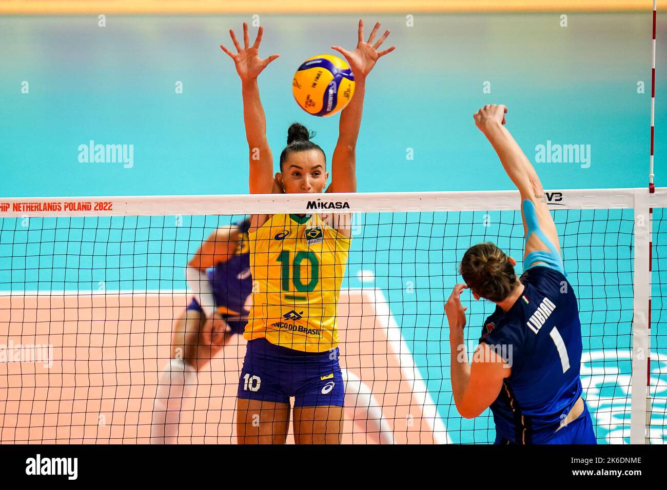 Gabriela gabi braga guimaraes hi-res stock photography and images - Alamy