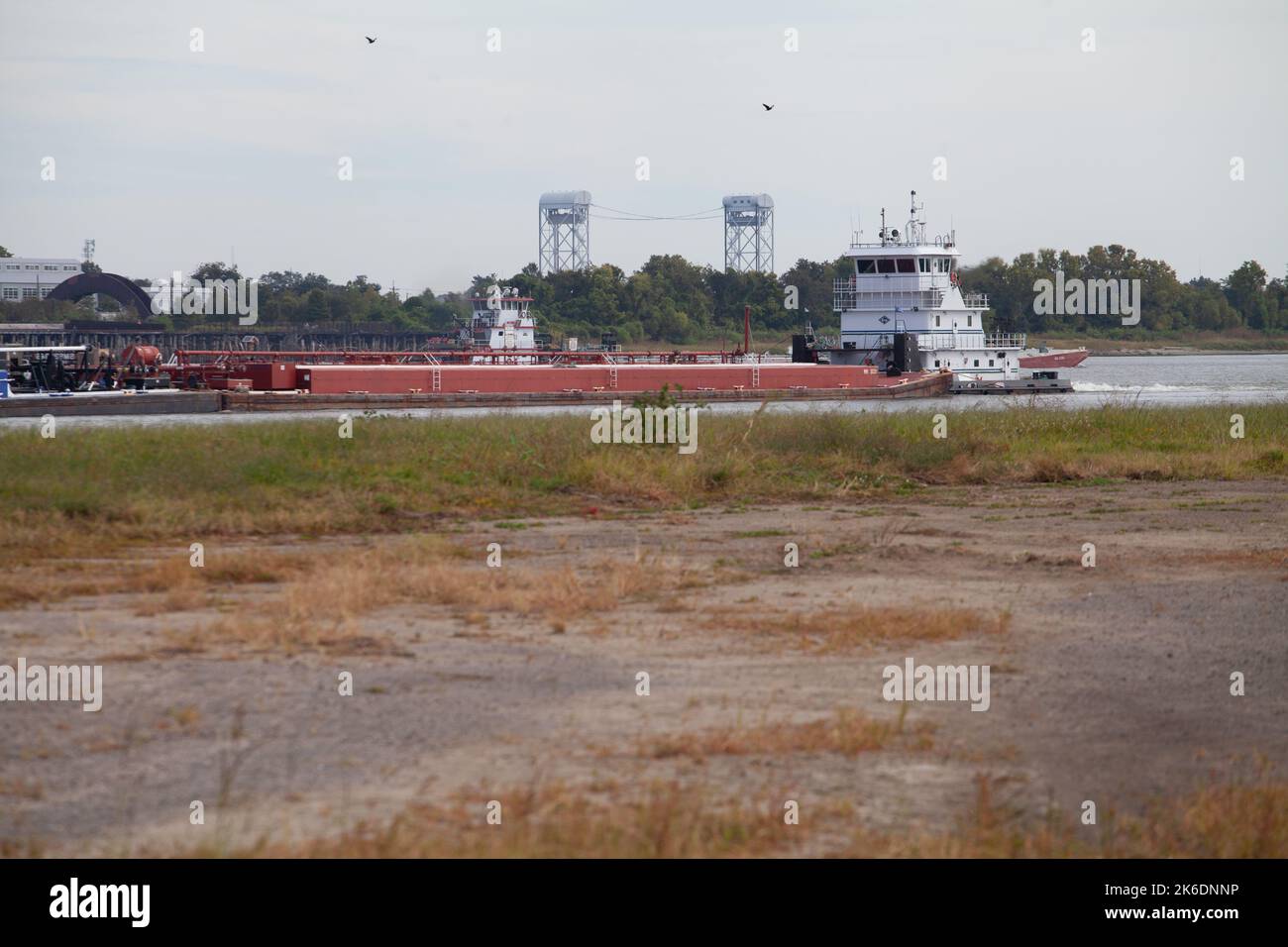 Mississippi river barges 2022 hi-res stock photography and images - Alamy