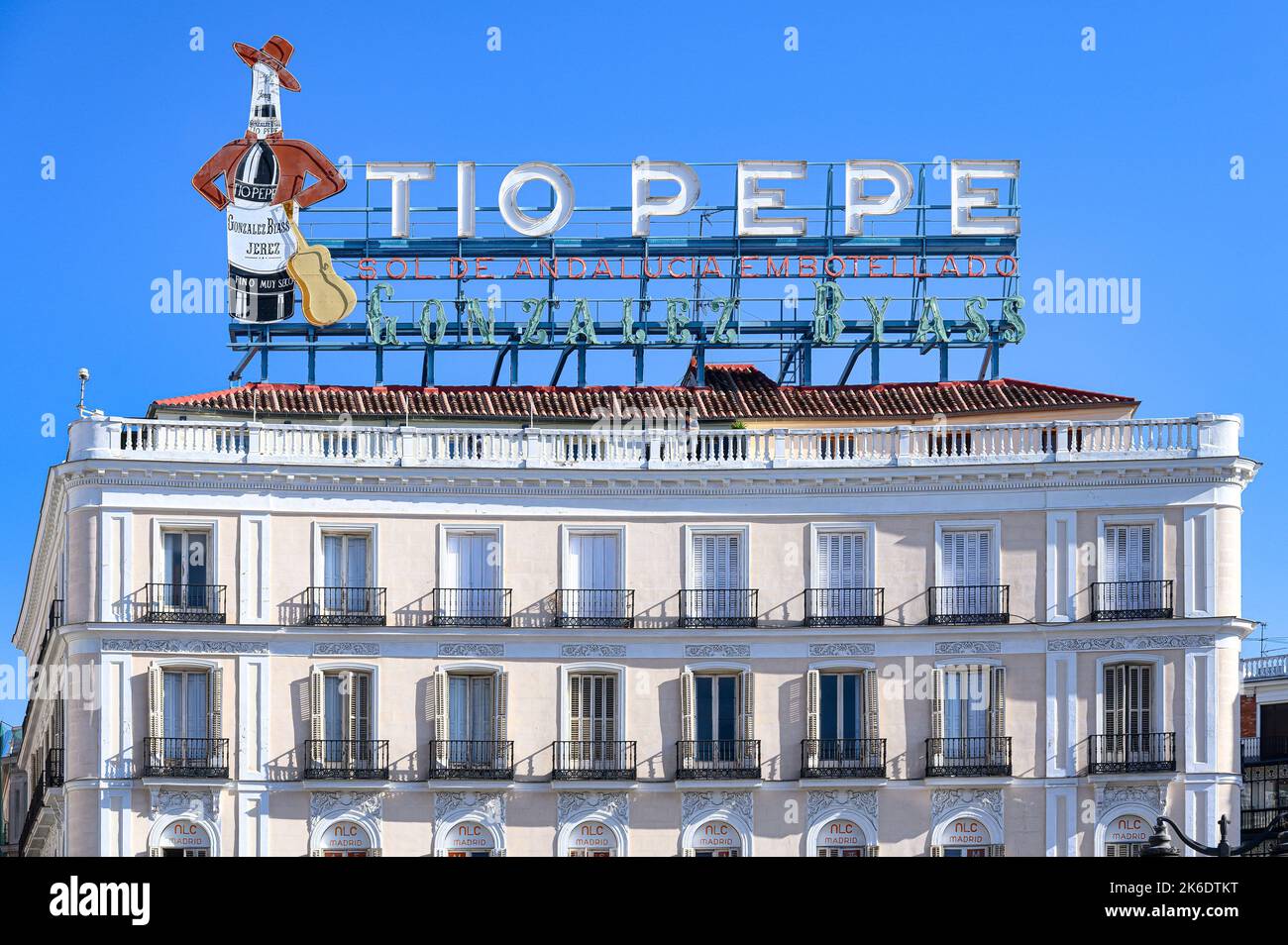 The landmark Tío Pepe sign at Puerta del Sol Stock Photo - Alamy
