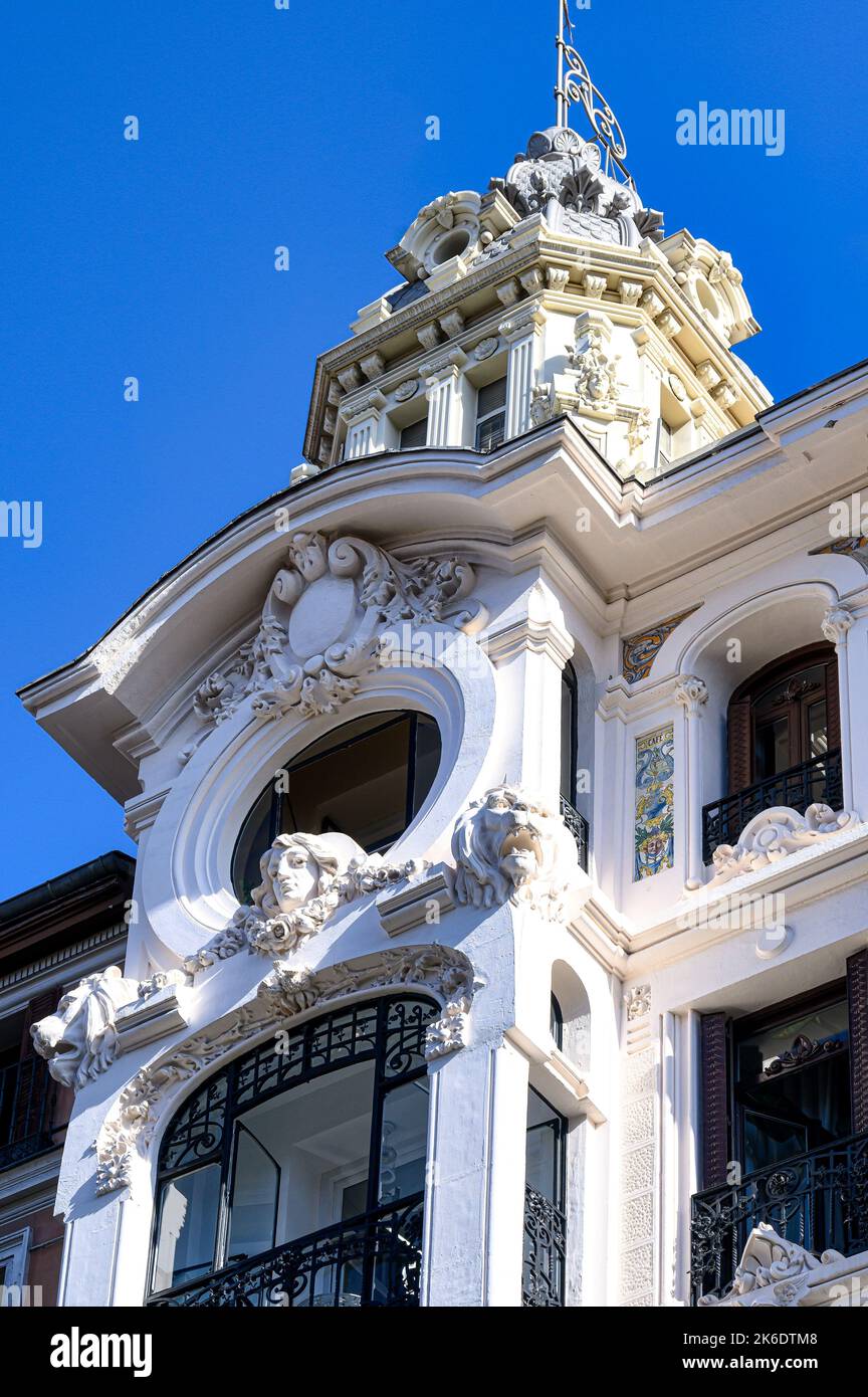 Building of the Colonial Company, architectural feature in the facade ...