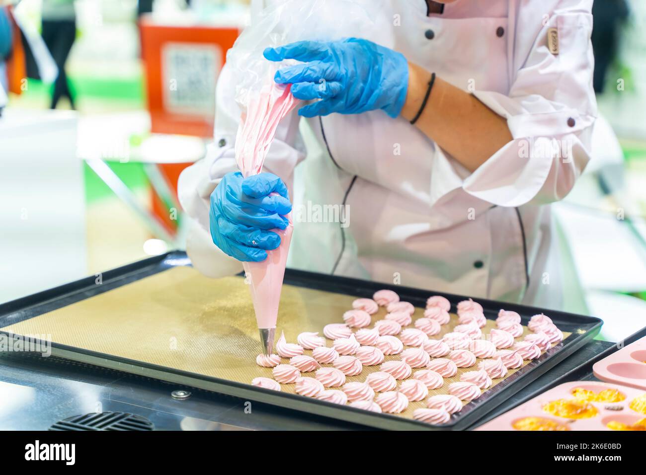 Pastry chef cake hi-res stock photography and images - Alamy