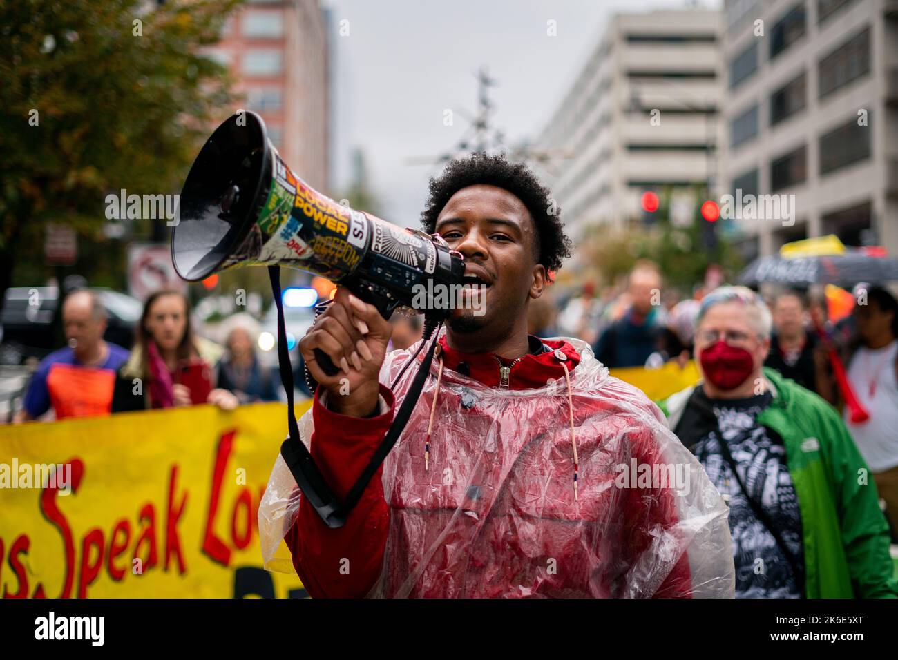 Washington, United States. 13th Oct, 2022. A man chants slogans on a ...