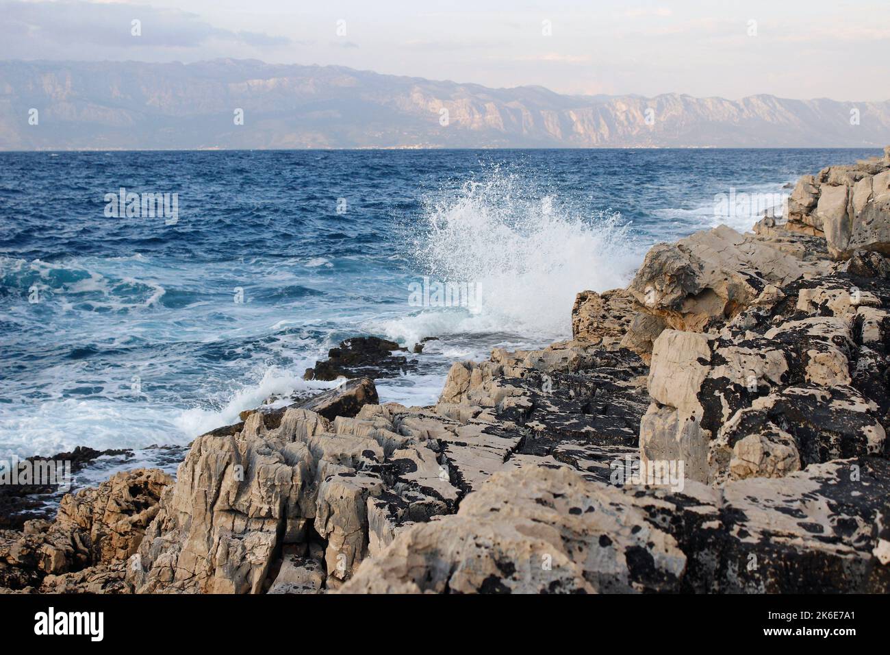 Big rocks wavy sea hi-res stock photography and images - Alamy