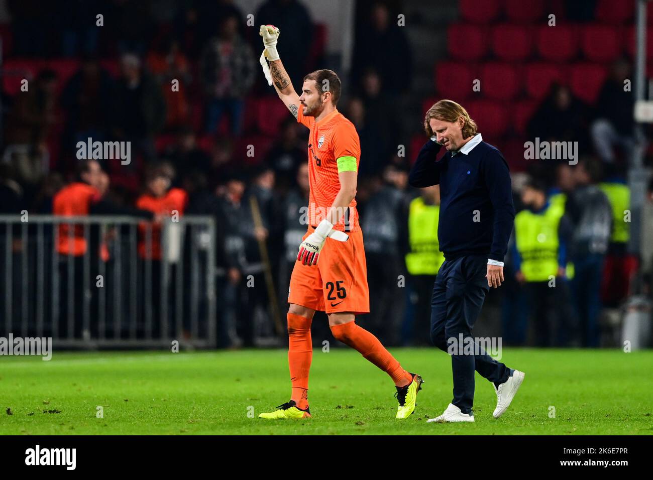 EINDHOVEN - (lr) FC Zurich goalkeeper Yanick Brecher, FC Zurich coach ...
